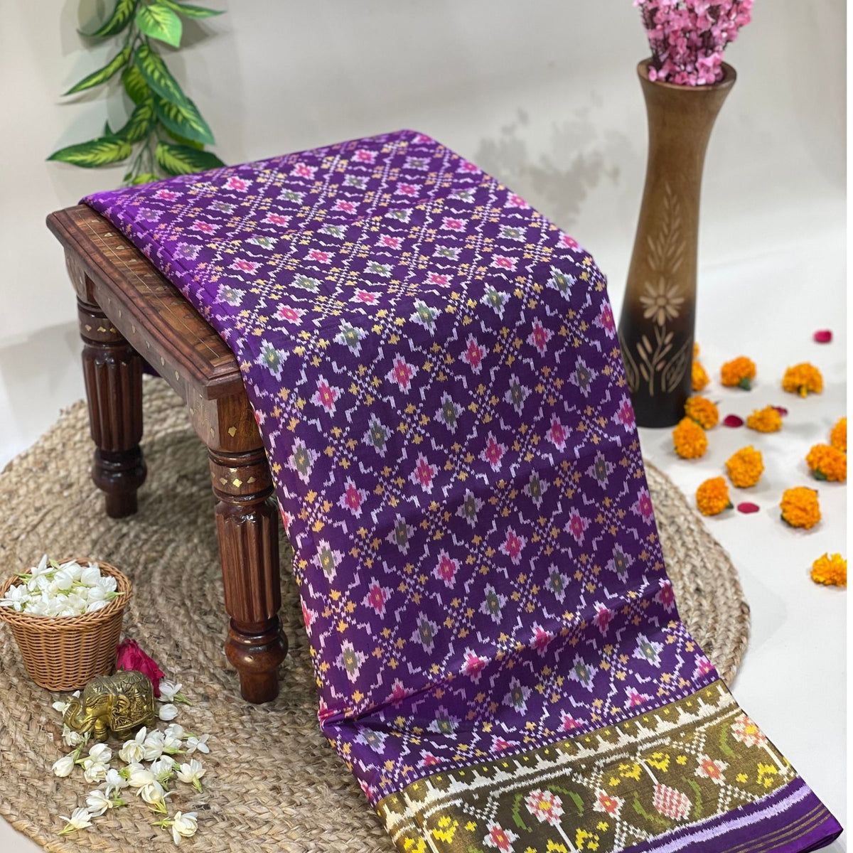 Traditional Button-Phool Design With Border And Pallu Of Ghooghro Bord ...