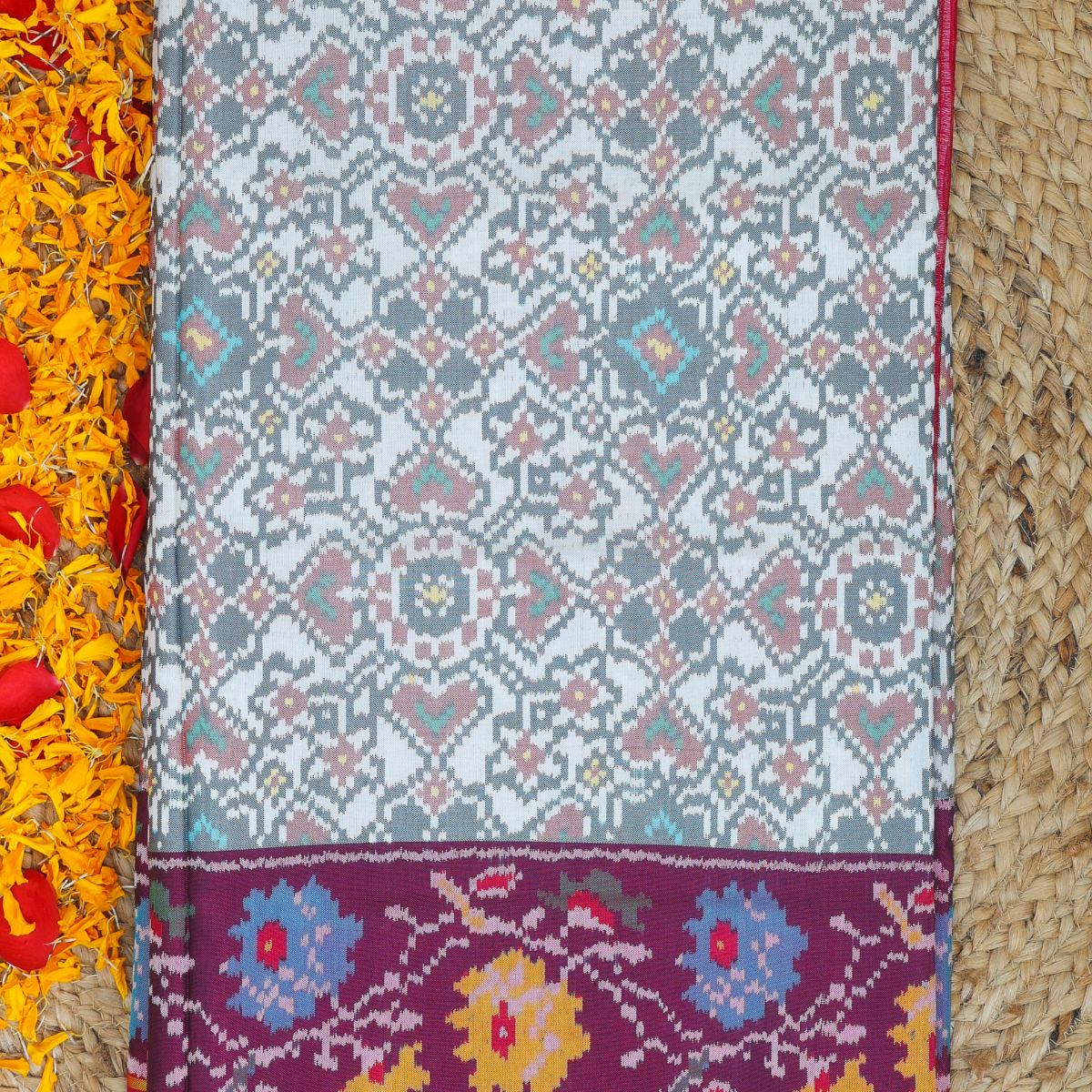 Paan chanda with manek chowk design with pallu border contras Semi dou ...
