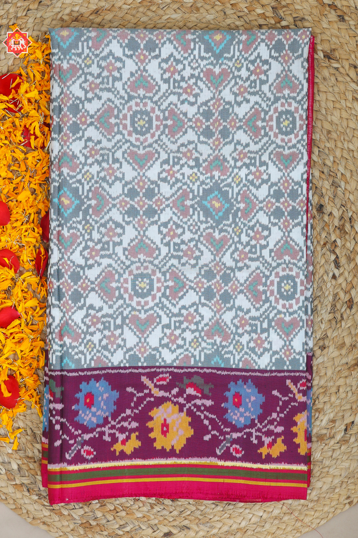 Paan chanda with manek chowk design with pallu border contras Semi dou ...